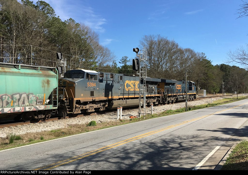 CSX 3216 and 5394 hustle through the Union City signals
